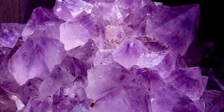 VIJOLIČNA BARVA IN NJEN POMEN